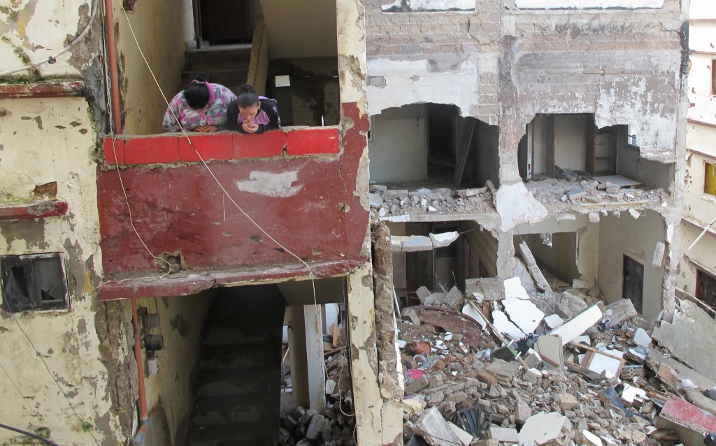 Heavily damaged and destroyed buildings on the frontline in Tripoli's ...